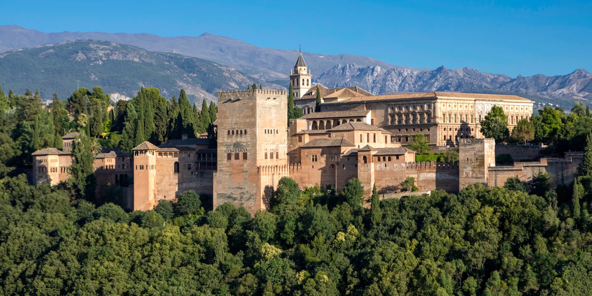 30 Timeless Buildings That Have Survived Modern Disasters – Garlic Soda