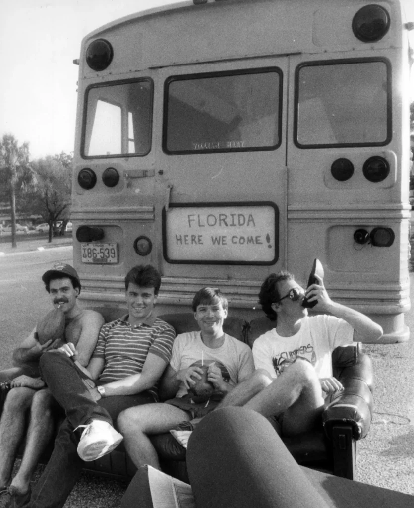 30 Old-School Spring Break Photos To Make You Feel 20 Again – Garlic Soda