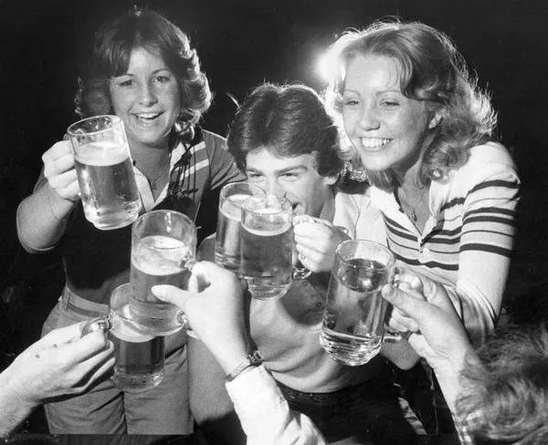 30 Old-School Spring Break Photos To Make You Feel 20 Again – Garlic Soda
