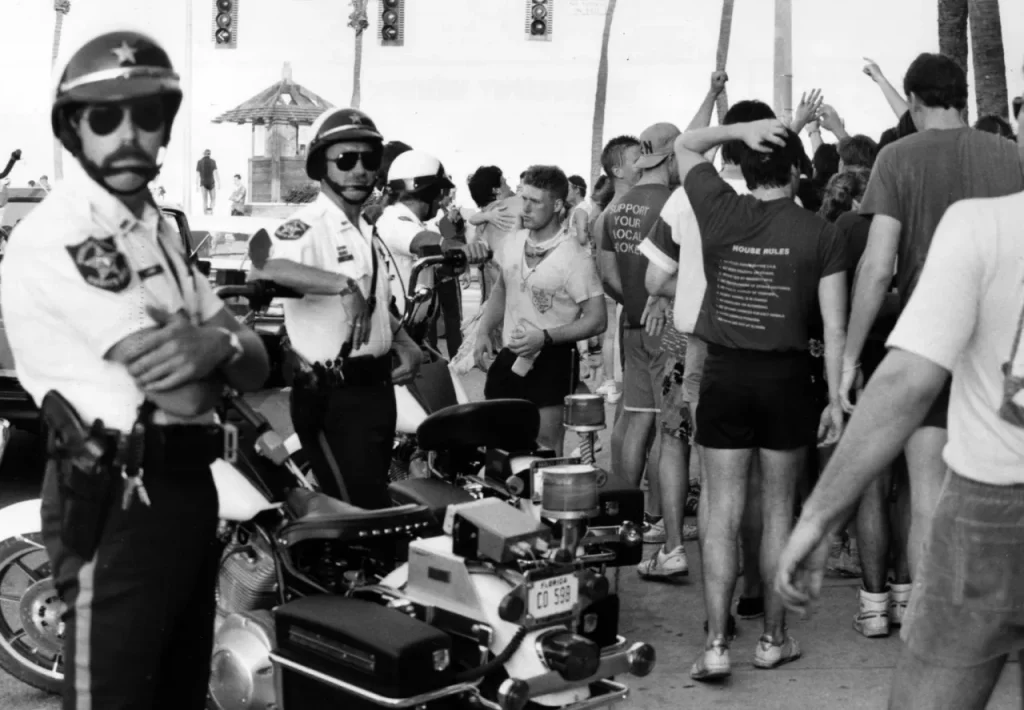 30 Old-School Spring Break Photos To Make You Feel 20 Again – Garlic Soda