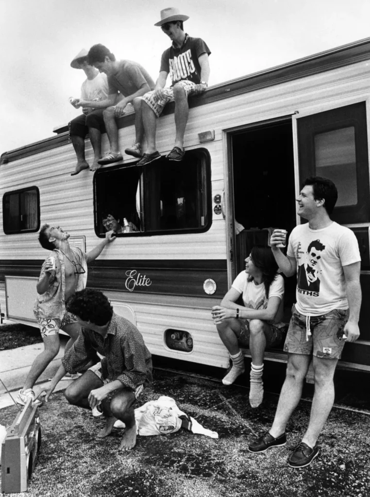 30 Old-School Spring Break Photos To Make You Feel 20 Again – Garlic Soda