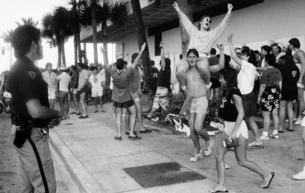30 Old-School Spring Break Photos To Make You Feel 20 Again – Garlic Soda