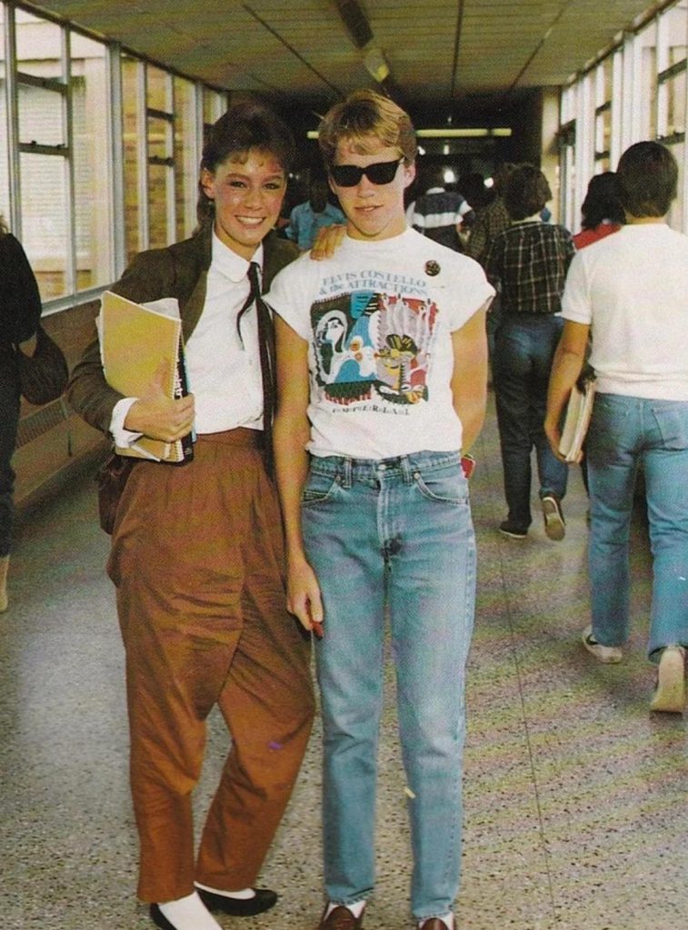 30 Pictures Of Students In The 80s Just Hanging Out – Garlic Soda